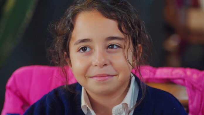 “Meleki” nga seriali “Nëna” bëhet maturante, qenka bërë një zonjë e ...