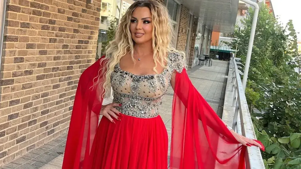 Violeta Kukajt s’ia zë dora bakshishet në aheng (VIDEO)