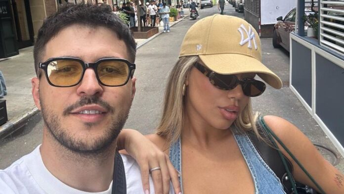 Festa Qoqaj nuk përmbahet, sjell foto intime me të dashurin