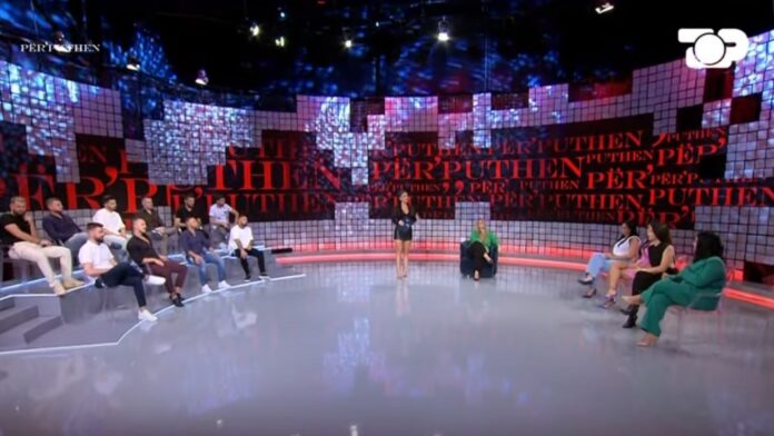 Skandal pas skandali në ‘Përputhen’, konkurrenti i dhuron tanga vajzës ...