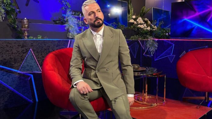 Labinot Gashi vesh këmishën më interesante në Prishtinë