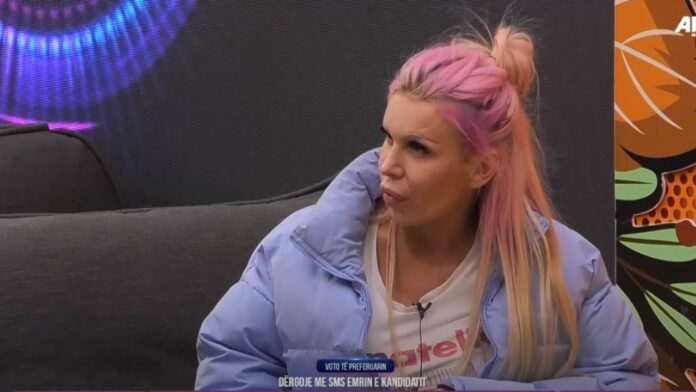 Publikohet video e Edona James kur ishte e re dhe konkuroi në një show ...