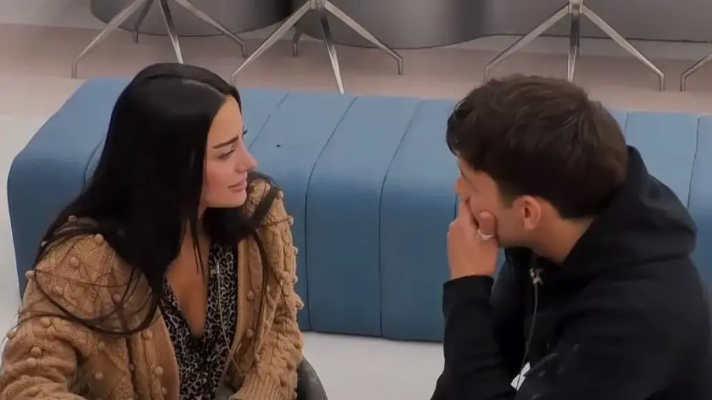 Blerando flirton me Albën, ajo e befason me reagimin
