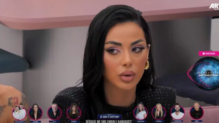 Publikohen fotot nga e kaluara e Kaderit, shfaqet e mbuluar me shami