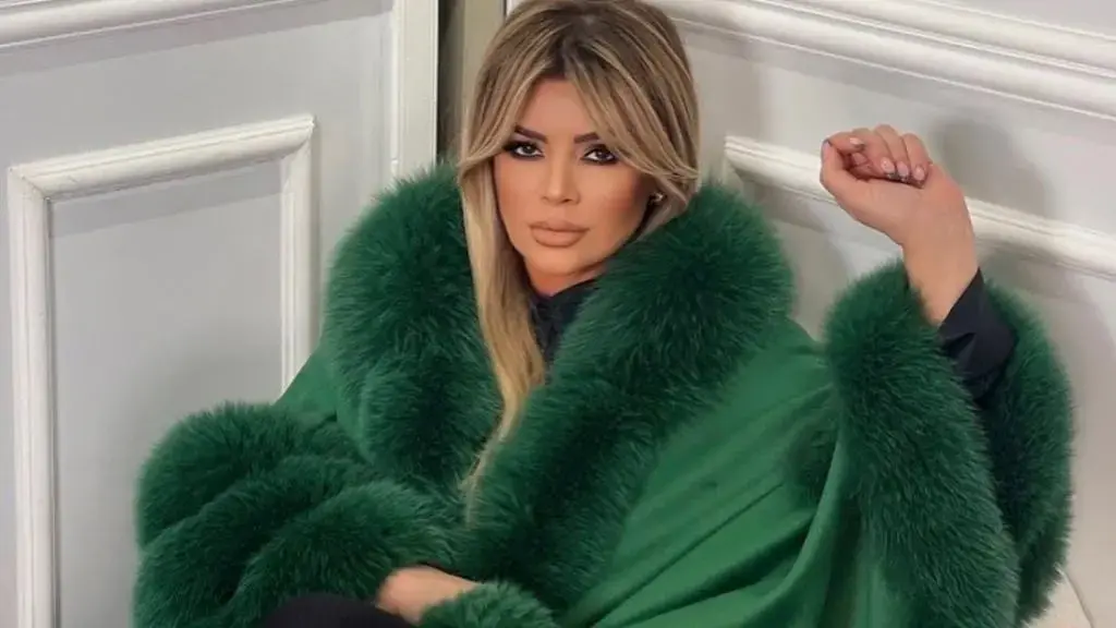 Mimoza Mustafa po mundohet t’i fshehë rrudhat me filter, ja çka i beri ai