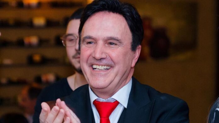 Naim Abazi feston ditëlindjen, mosha e tij do t'iu habis