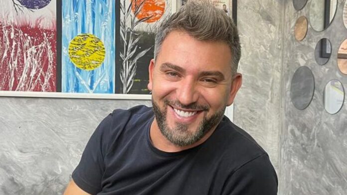 Naser Rafuna publikon fotografinë më të ëmbël me bashkëshorten, ajo po ...