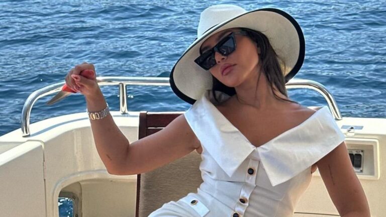 E tepron Megi Pojani, i kthen të pasmet e formësuara kamerës