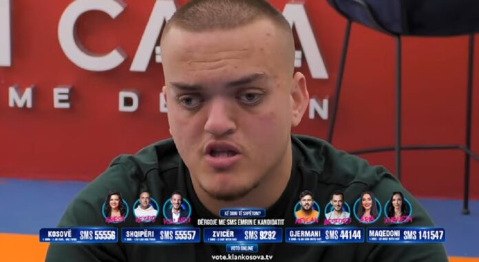 Burimi zbulon ngjarjen e papritur që i ndodhi derisa bënte namaz në Mekë