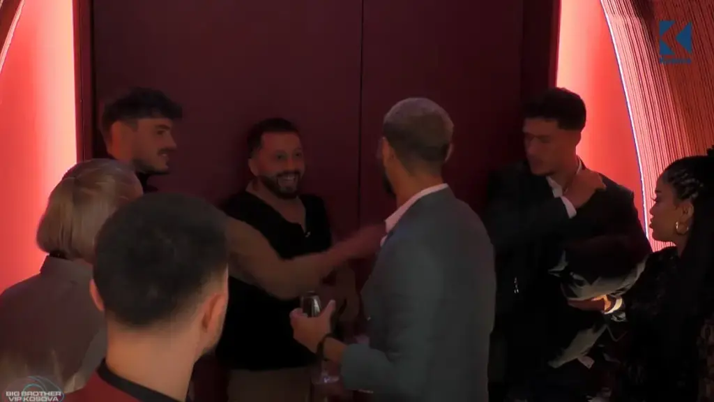 Ky detaj merr vëmendje teksa Kevin largohet nga Big Brother