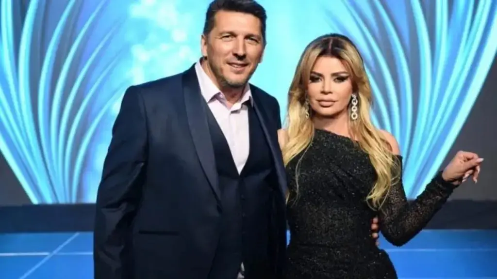 Mimoza Mustafa bëhet emocionale duke uruar bashkëshortin Shkumbin ...