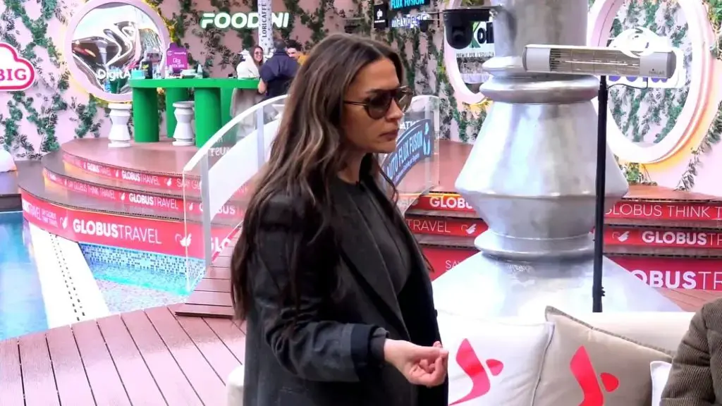Rozana shfaqet mahnitëse me look-un e saj të ri!