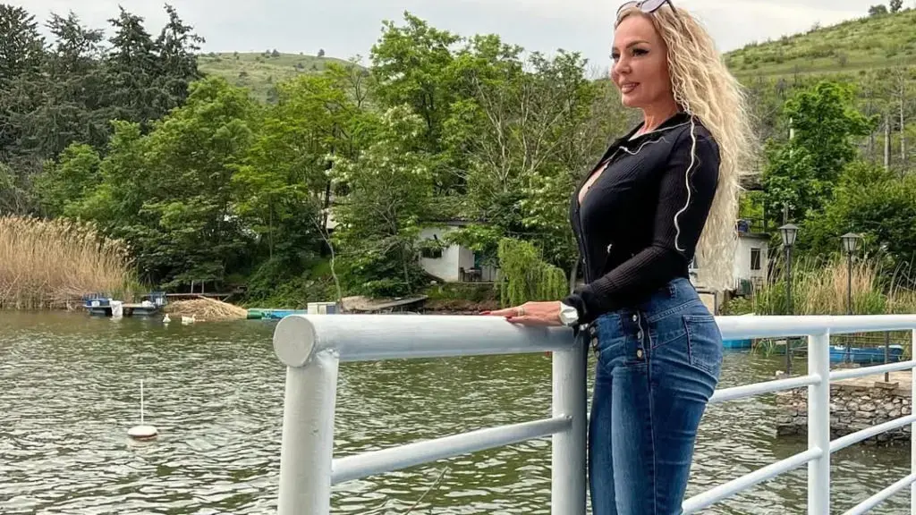Është e divorcuar, ja çfarë dhurate pranon Violet Kukaj